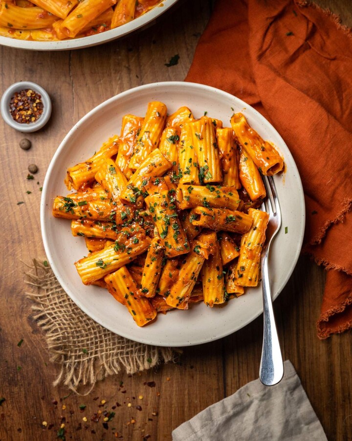 Spicy Rigatoni Recipe (Rigatoni Alla Vodka) - Romy London